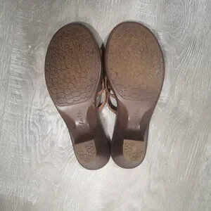 Clarks | Shoes | Clarks Ladies Size 75 Tan Leather Upper Heeled Slip On ...